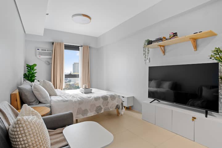 Light & Airy Scandinavian Studio; Free Pool Access - Quezon City