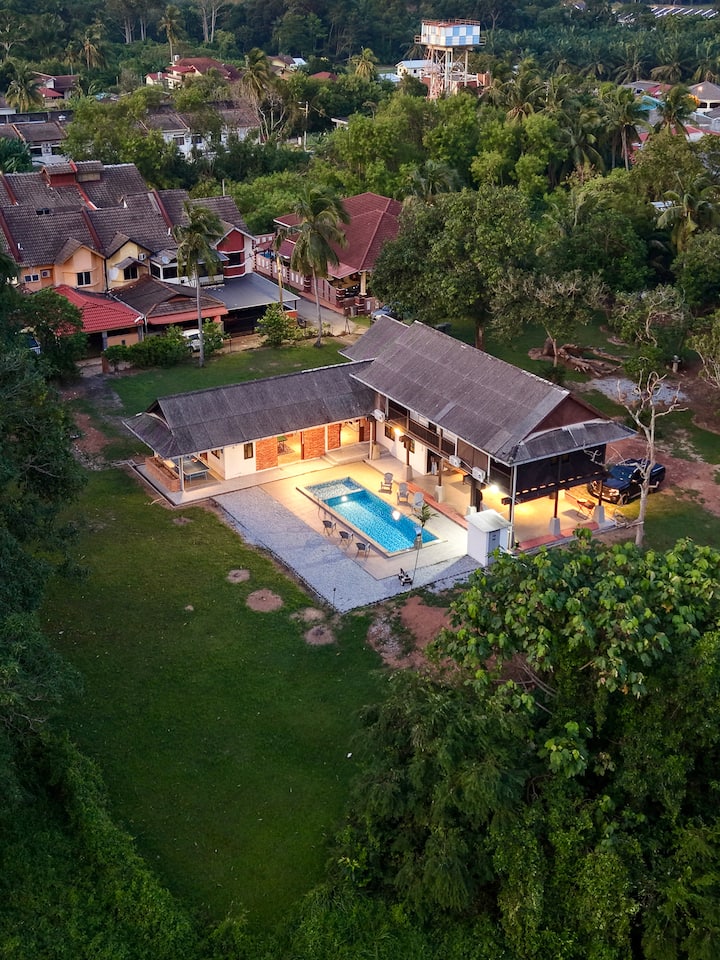 The Wooden Retreat Pd -500 Meters To Beach-22paxs - Port Dickson