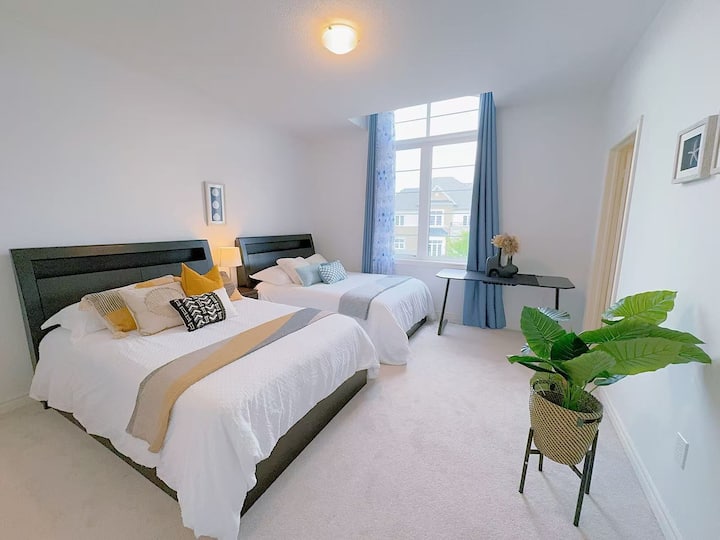 Luxury Room In East Gwillimbury - Newmarket