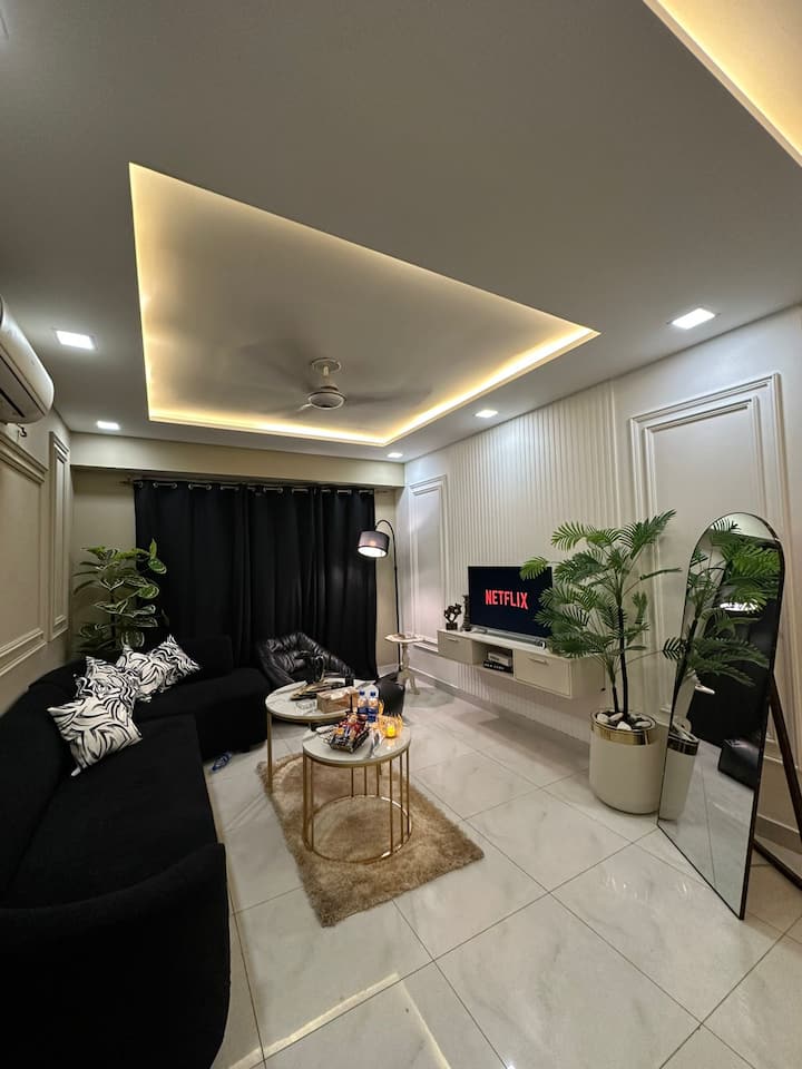Luxury 3br Escape • Pool + Game Lounge Vibes - 巴基斯坦