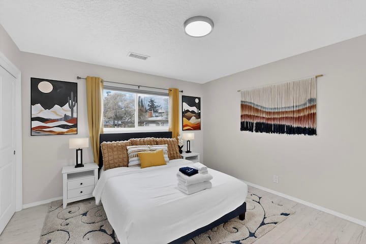 Desert Pearl! Chic And Spacious. Putting Green! - Albuquerque, NM