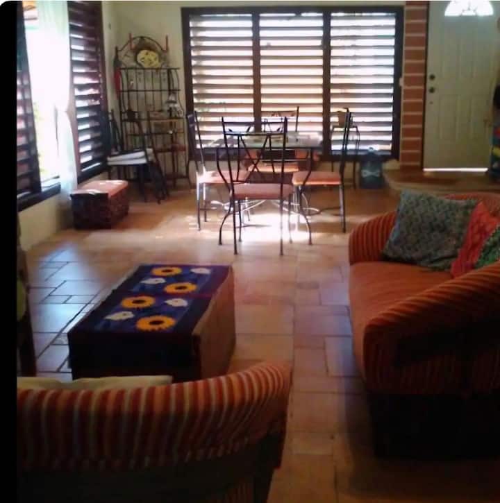 Downtown 2 Bedroom House With Quiet Garden - Cozumel