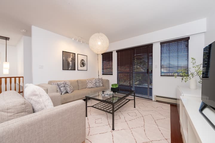 Commercial Drive 3br Retreat With Ev And Patio - Vancouver