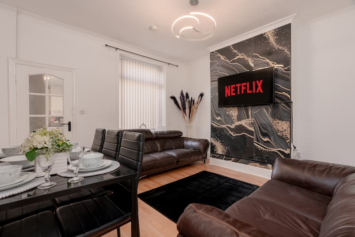 Nelson-terrace-parking-sleep8-wi-fi-shop-food-work - Burnley