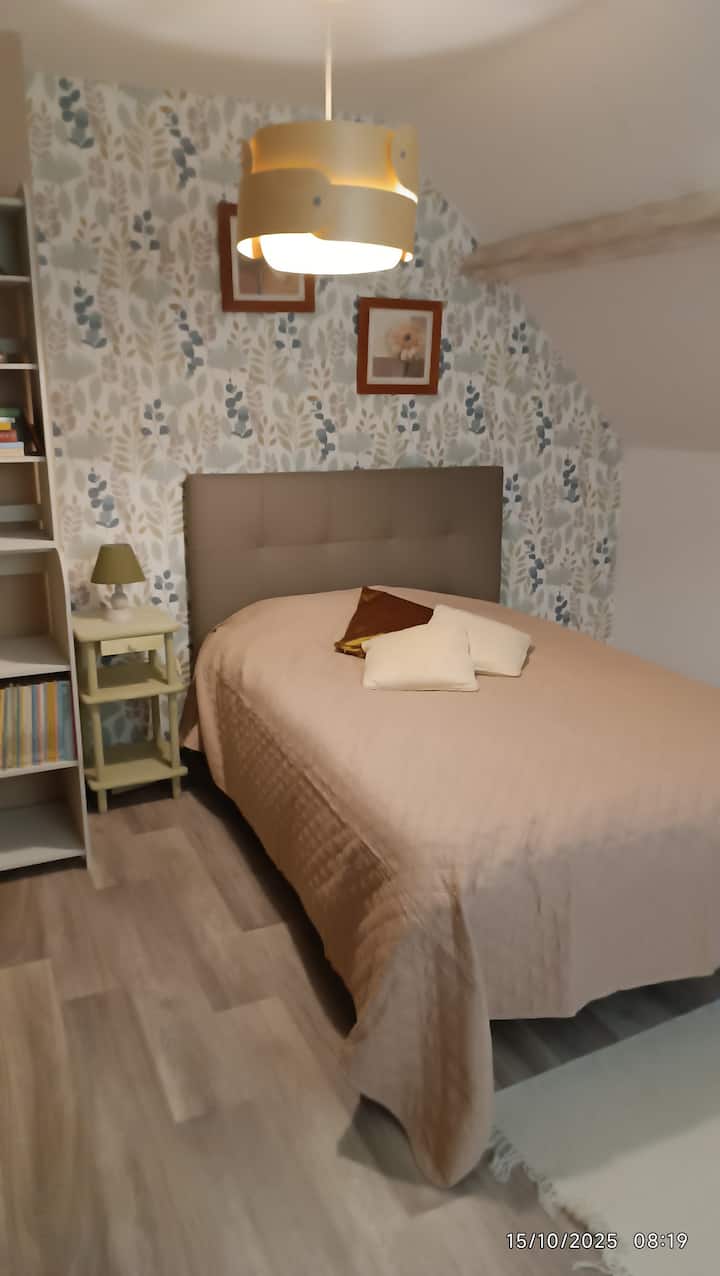 Chambre Dans Une Maison Restaurée En Pierre. Cadre - Gouville-sur-Mer