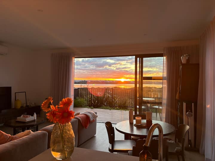 Modern Waterfront Escape - Auckland