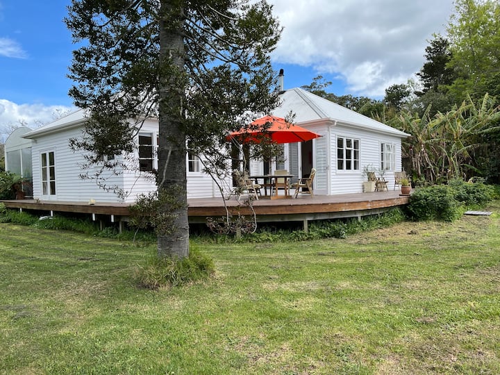 Charming Coastal Home Magical Outdoor Spaces - Mangawhai