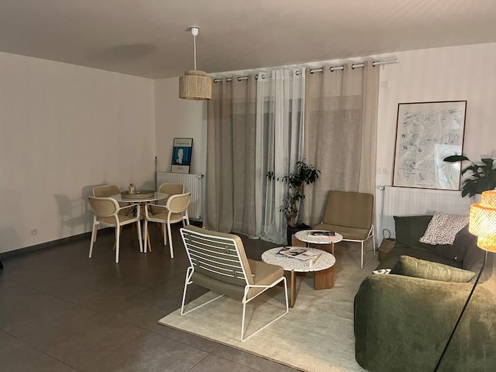 Appartement Très Lumineux Avec Grand Jardin - Saint-André-de-Corcy