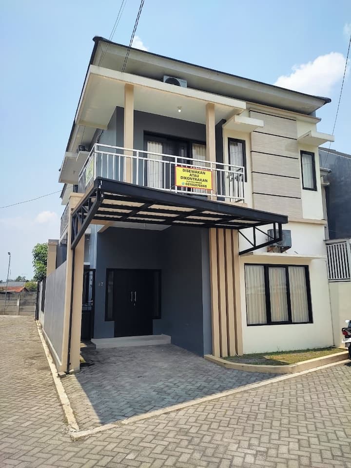 Home In Grand Maris Mertoyudan Magelang - Borobudur