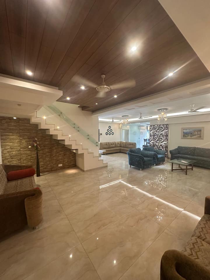 Alkapuri Duplex Penthouse Arya Stay - Vadodara