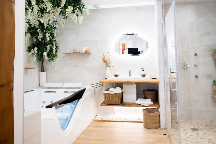 L’escapade ÉToilée
Baignoire Balnéo & Ciel éToilé - Rosheim