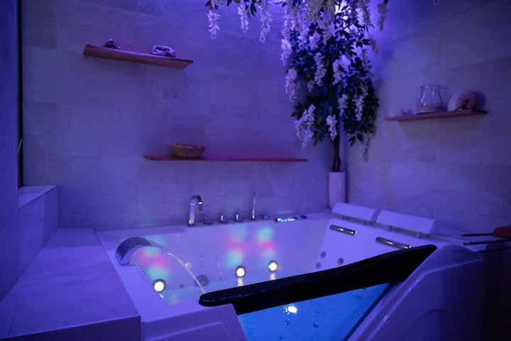 L’escapade ÉToilée
Baignoire Balnéo & Ciel éToilé - Obernai