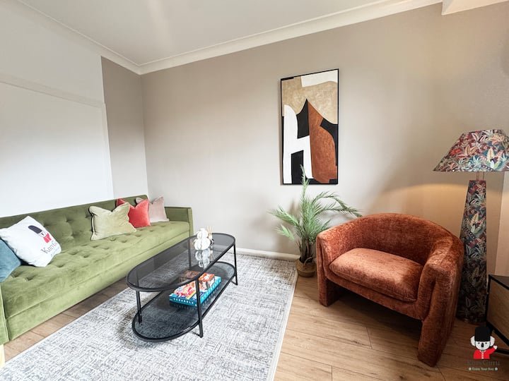 Kozyguru | Stockport Modern Getaway 4bedroom 8ppl - 맨체스터