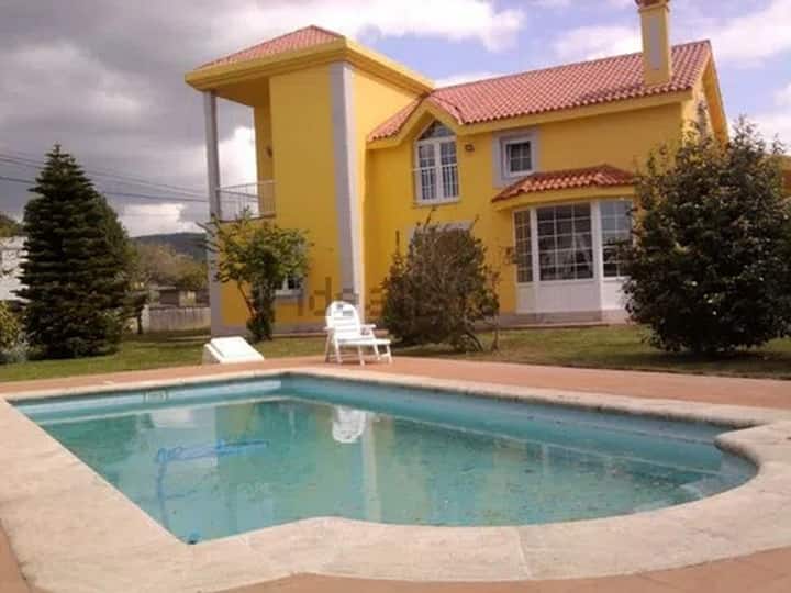 Casa Con Jardín En Valdoviño - Cedeira