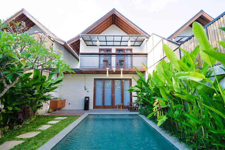 Tropical Private Pool Villa With Free Breakfast - Seminyak