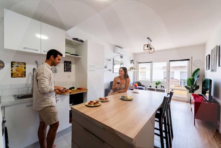 Welhomy | Apt Central | Roses, Eugeni D’ors - Roses