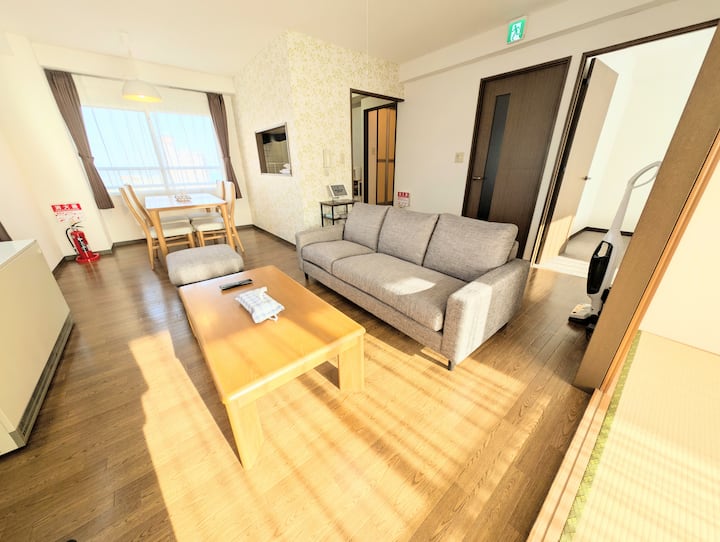 新千歳空港シャトルバス降車後徒歩2分/飲食店が立ち並ぶ好立地/静かな環境で長期の滞在にも最適です - Otaru