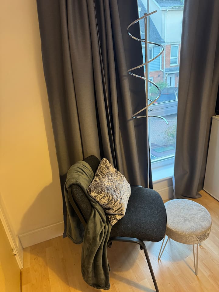 A Serene Haven Near Redhill Town Center - Redhill