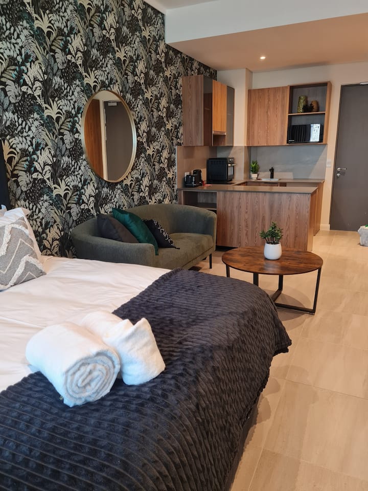 Luxury Menlyn Maine Apartment - Greenleaf - Pretoria