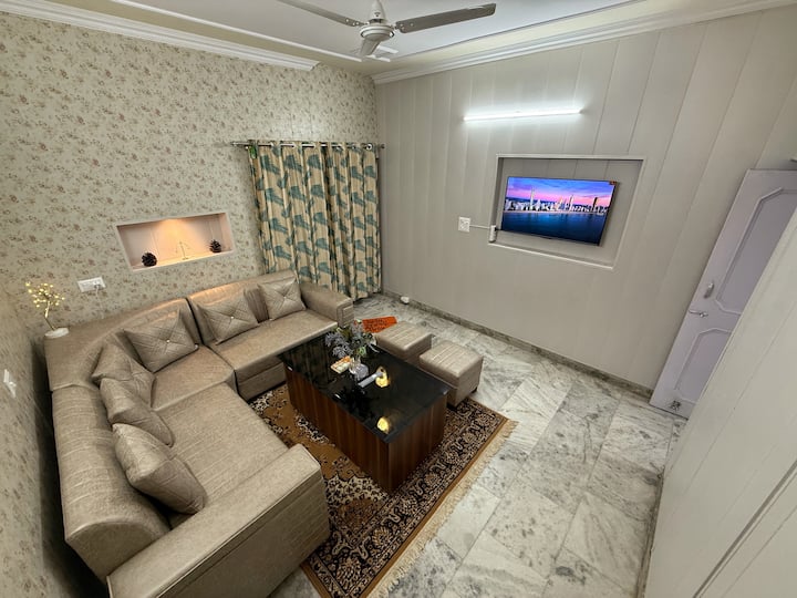 Premium 1bhk By Saini Homestay -Near Max Hospital- - Chandigarh