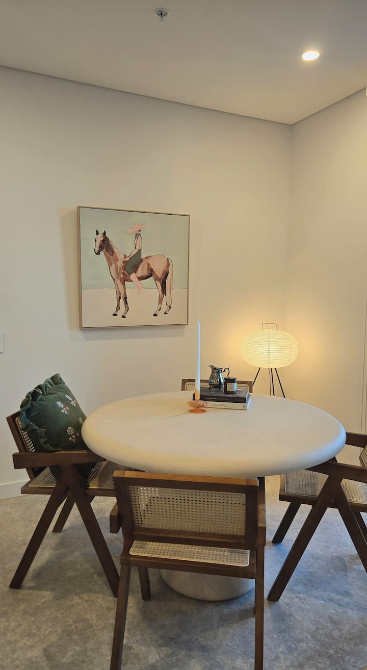 Rivi Retreat - Brand New Luxury & Central - Parramatta