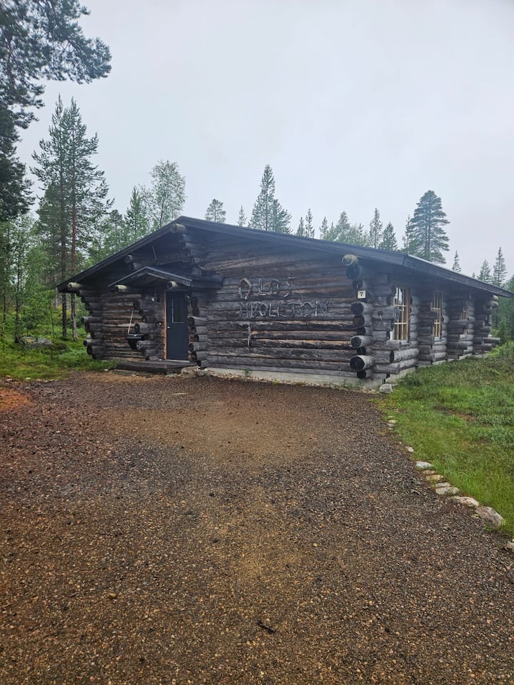Tunnelmallinen Hirsimökki Oloksella - Muonio