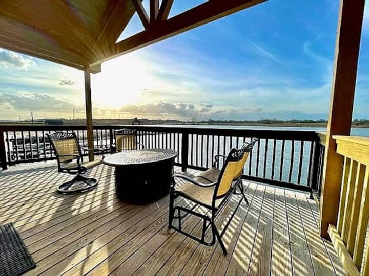 Beautiful Lake Front Cabin #107 - Willis, TX