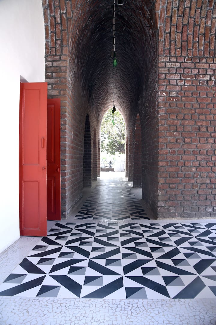 Charming 80-year-old Home Nestled Among Trees - Bhavnagar