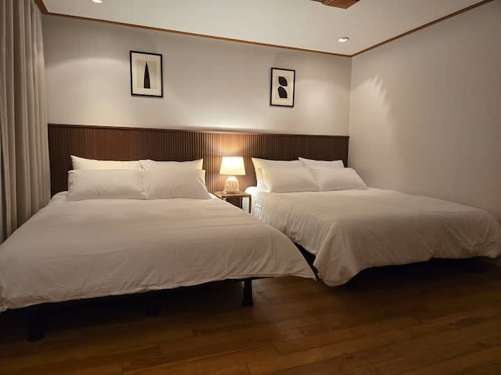 1시 퇴실) 강남 Kspo돔 잠실종합운동장 석촌호수 야구장 롯데월드 무료주차 가족 단체 - Seoul