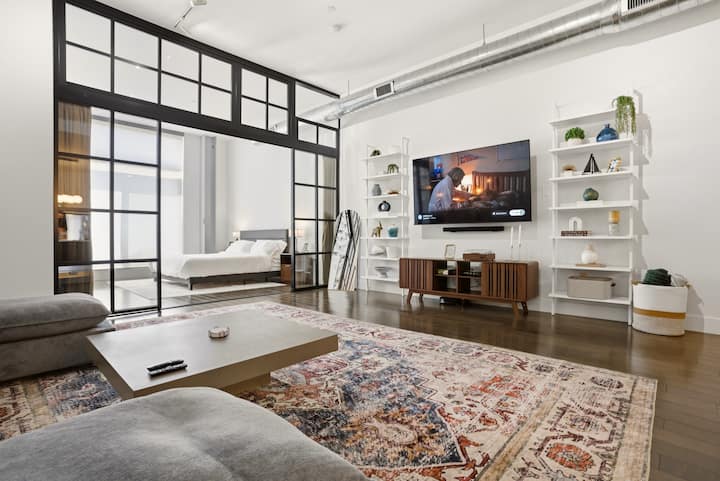 High Ceiling Luxury Loft With Industrial Charm - Long Beach, CA