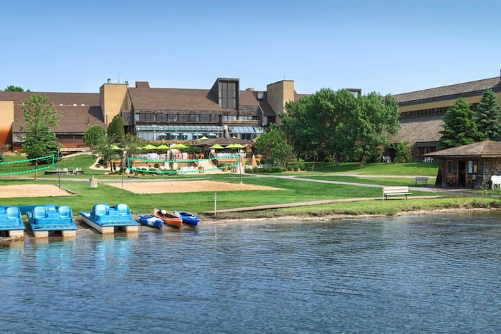 Americinn Alexandria | 1 King Bed | Lake Access - Alexandria, MN