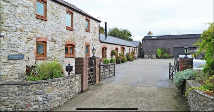 Caergwanaf Uchaf Barn - Cowbridge