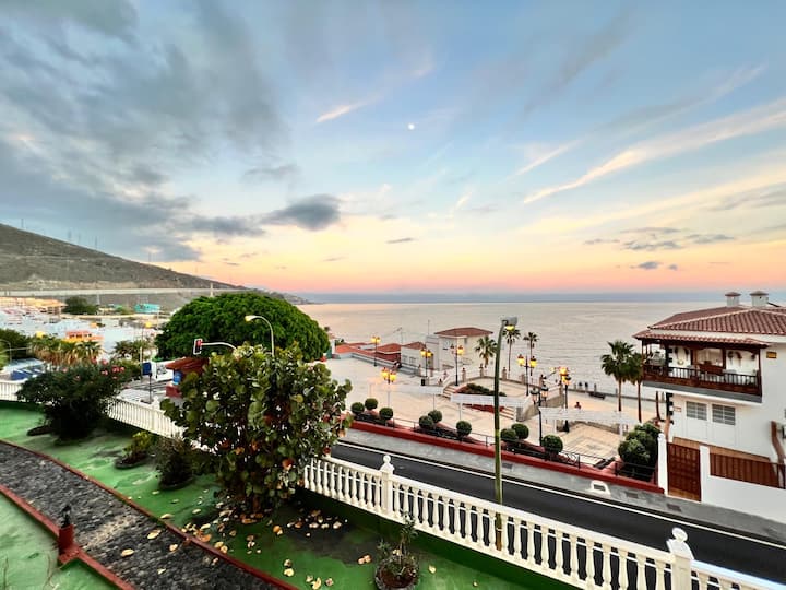 Atlantic Horizon:playa Y Vistas Increíbles Al Mar - Candelaria, España