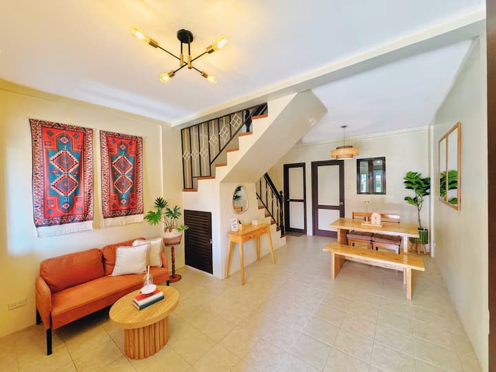 City Center 2br Home Near Airport + Workspace - Puerto Princesa