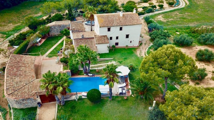 Idyllic Spanish Finca With Pool Close To Barcelona - Cunit