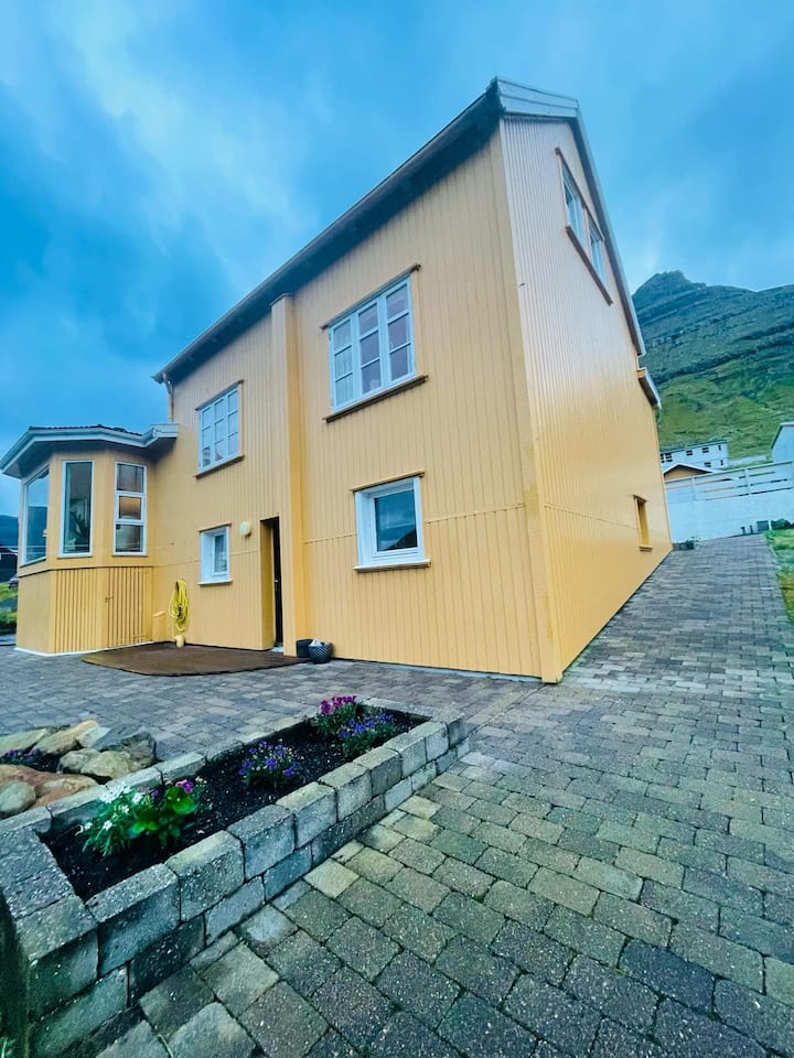 The Yellow Holiday House - Îles Féroé