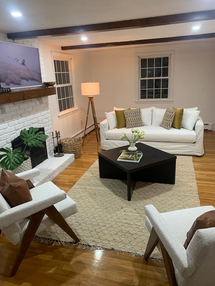 Stylish Retreat Near Gillette Stadium - Foxborough, MA