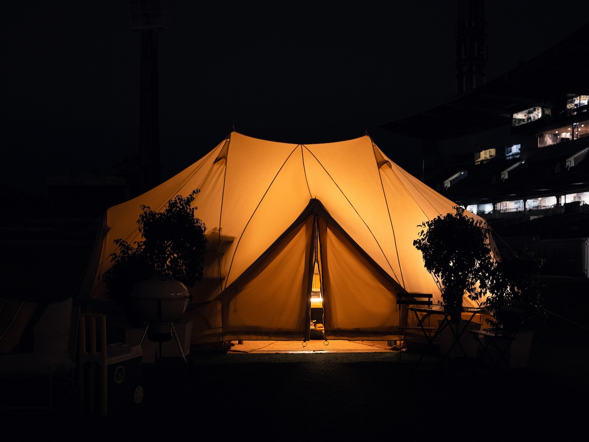 Übernachte im WACA für The Ashes mit Mike Hussey - Airbnb