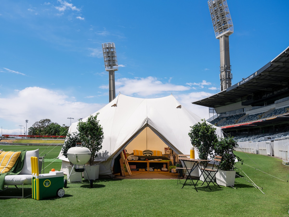 Stay at the WACA for The Ashes with Mike Hussey - Airbnb
