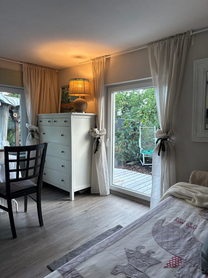 Chatička Anička Aneb Zahrada 77 - Prague