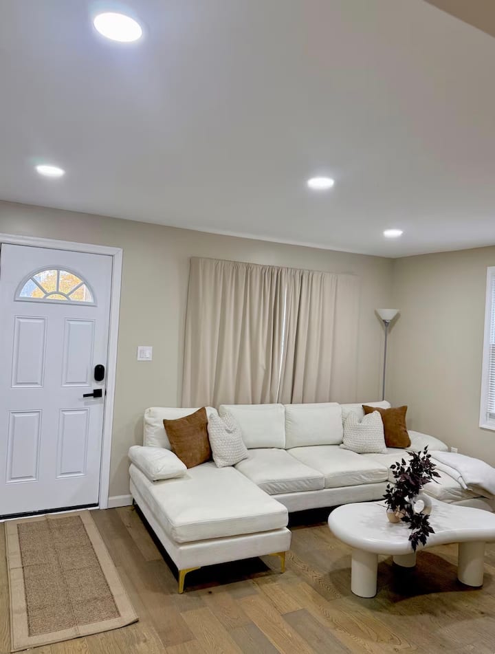 Modern Home, King Bed, Fishing, Hiking, Minibar. - Exeter, PA