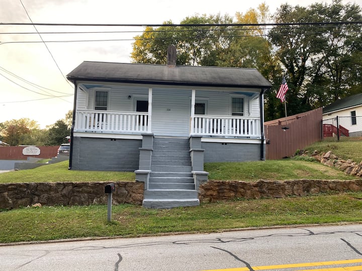 Prime Location! One Min From Stadium - Athens, GA