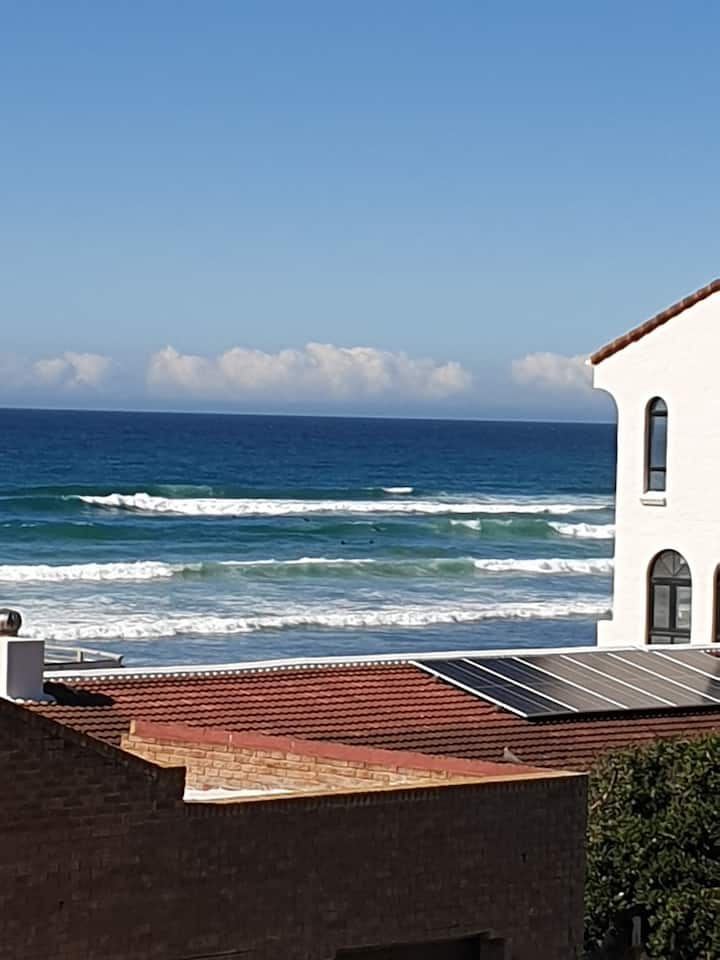 Rolling Blue 
Self - Catering Accommodation - Jeffreys Bay