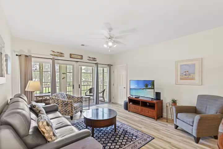 Sandy Knees Retreat - Golf & Beach Condo Escape - Sunset Beach, NC