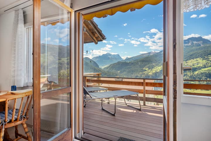 Panoramic View + Balcony W/ Fireplace & Parking - Arosa