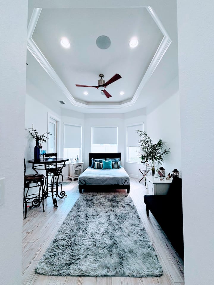 Bubbles, Beach And Bliss - Cape Coral, FL