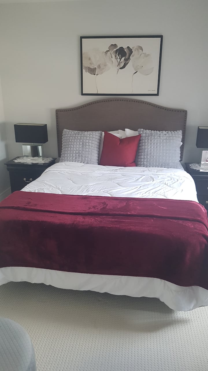 Modern Loft Getaway - Fort Érié