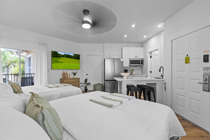 Gilmores Cove Studio – Modern Golf Retreat - Port St. Lucie, FL