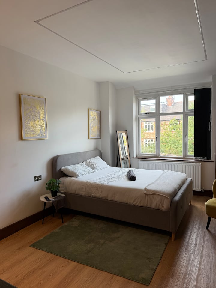 Modern Studio Apartment With Stylish Finishes - Mánchester