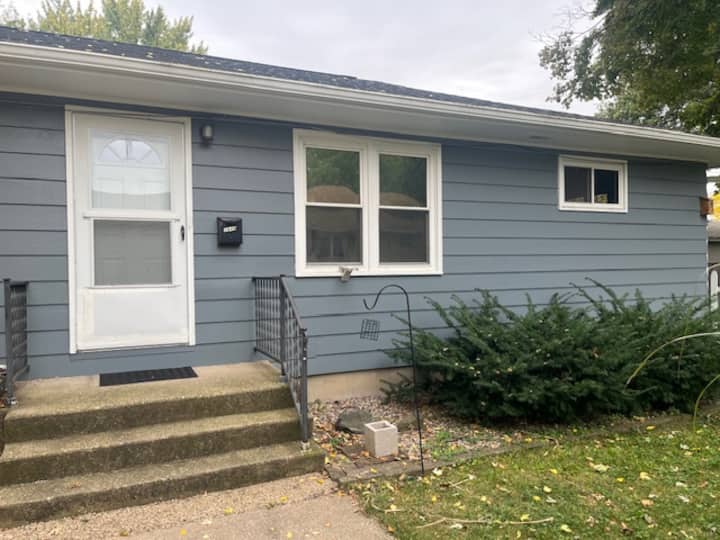 2 Bedroom Eastside Duplex For 30+ Day Stays - Madison, WI
